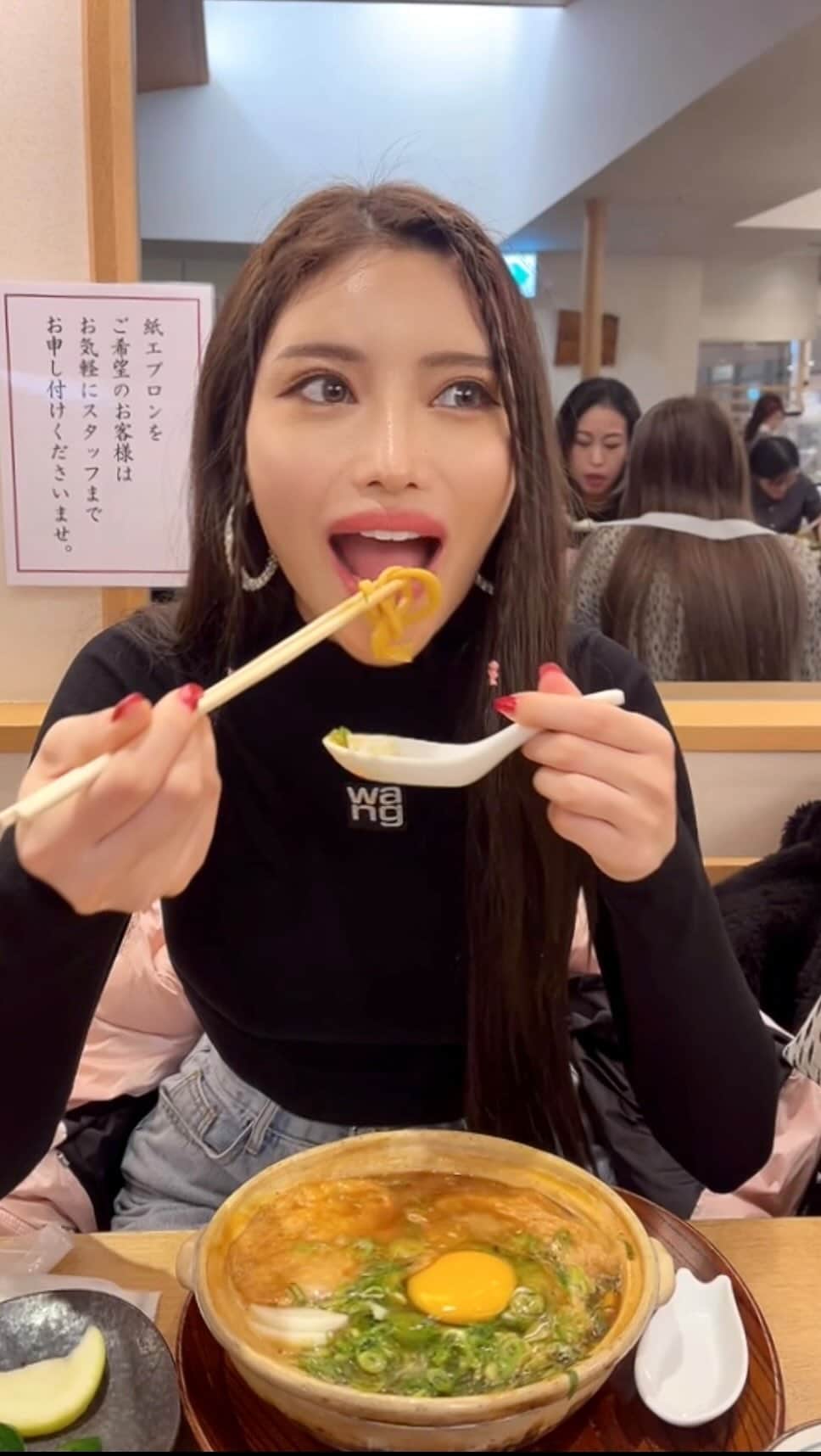 MIKAさんのインスタグラム動画 - (MIKAInstagram)「花より団子🤤🍡 ⠀」3月21日 0時45分 - cjd_mika