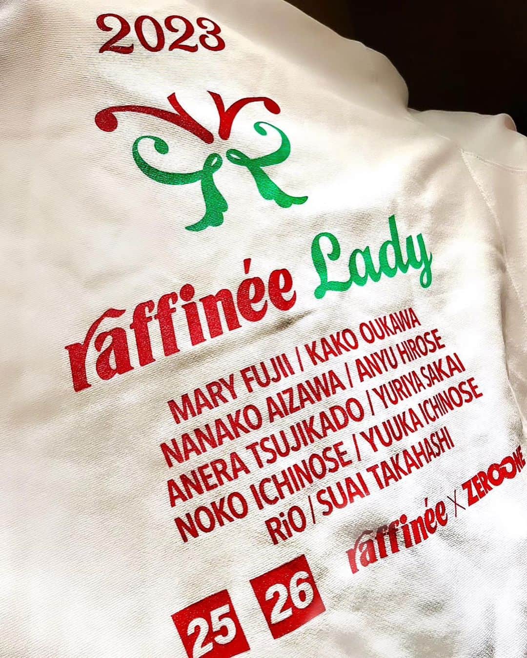 央川かこさんのインスタグラム写真 - (央川かこInstagram)「コスチュームも可愛いけど raffinee Ladyパーカーもとっても ...