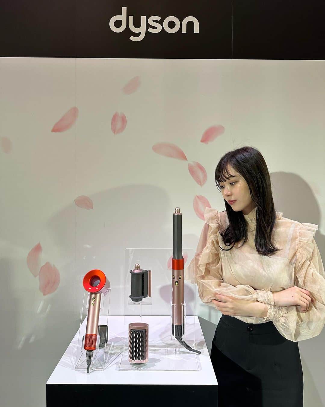 三原羽衣さんのインスタグラム写真 - (三原羽衣Instagram)「Dysonのスーパーソニックとエアラップの日本限定カラー「さくらロゼ」の ...
