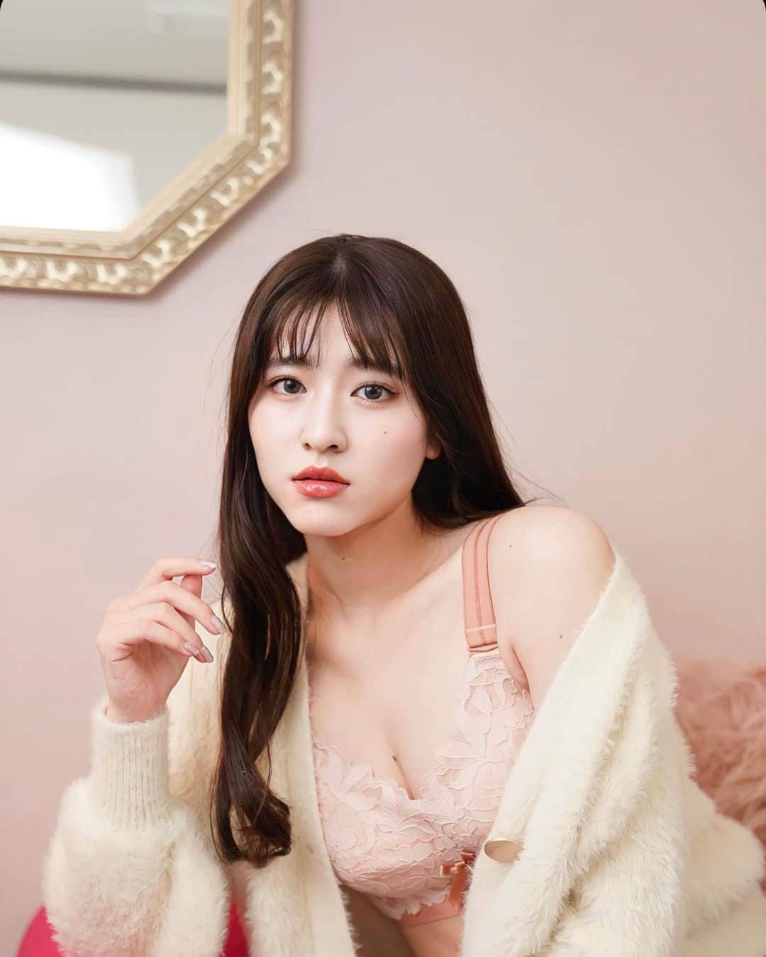 ぷかさんのインスタグラム写真 - (ぷかInstagram)「@veimia_japan さんのブラ撮影💘 veimiaさんのブラは胸を小さくみせる形の下着が多くて着心地も最高だよ🫶🏻🦩