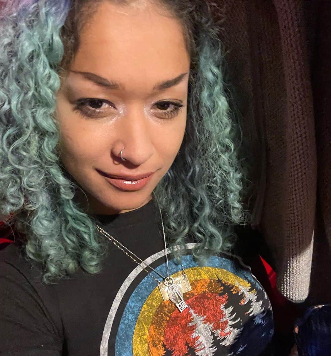 スキン・ダイアモンドさんのインスタグラム写真 - (スキン・ダイアモンドInstagram)「Captions are hard ...