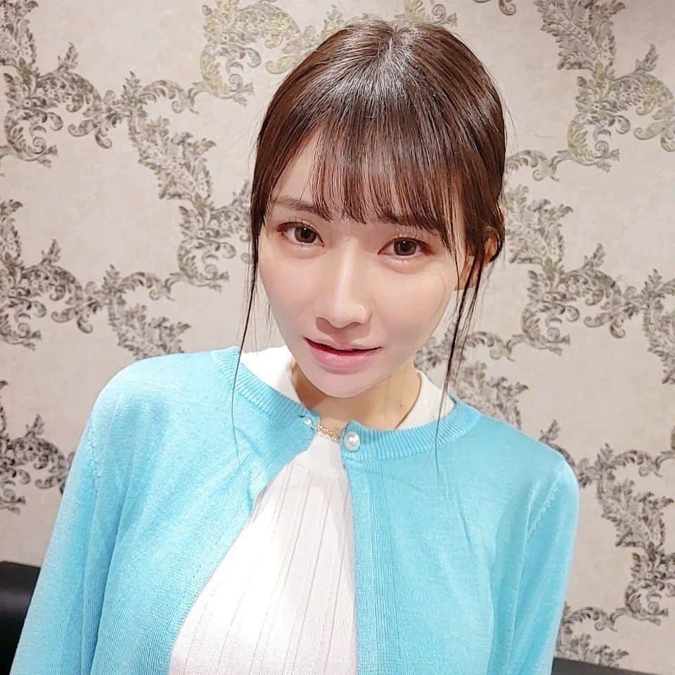 山手梨愛さんのインスタグラム写真 山手梨愛instagram 「⁡もう金曜日だ🦄 1週間早いね😅 ⁡⁡ ⁡⁡ 山手梨愛 ⁡ ⁡ S」3月