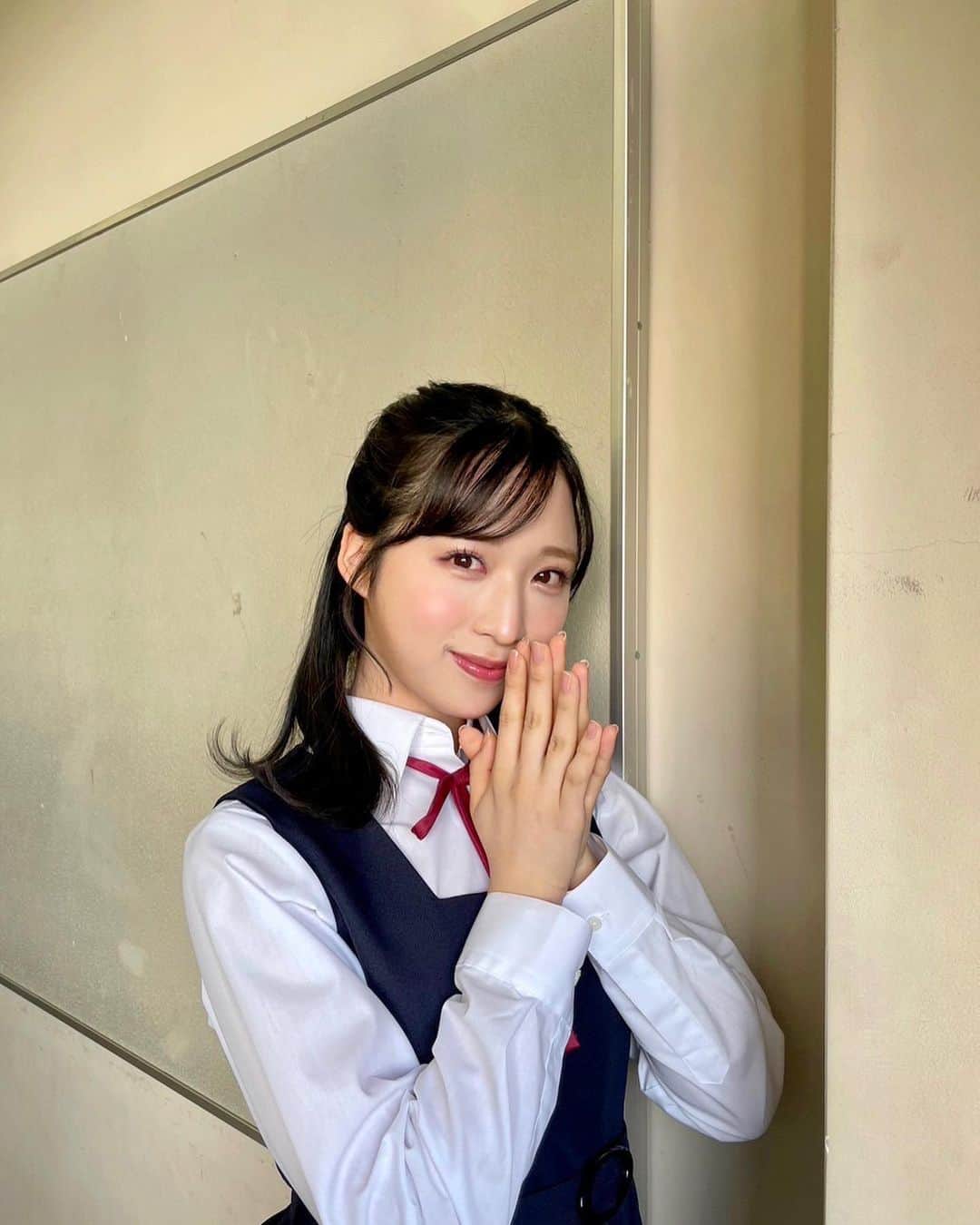 小栗有以さんのインスタグラム写真 - (小栗有以Instagram)「AKB48 61stシングル 『どうしても君が好きだ』 MVご覧頂けましたか…？ 下駄箱にラブレターが…💌💭 今回メンバー ...