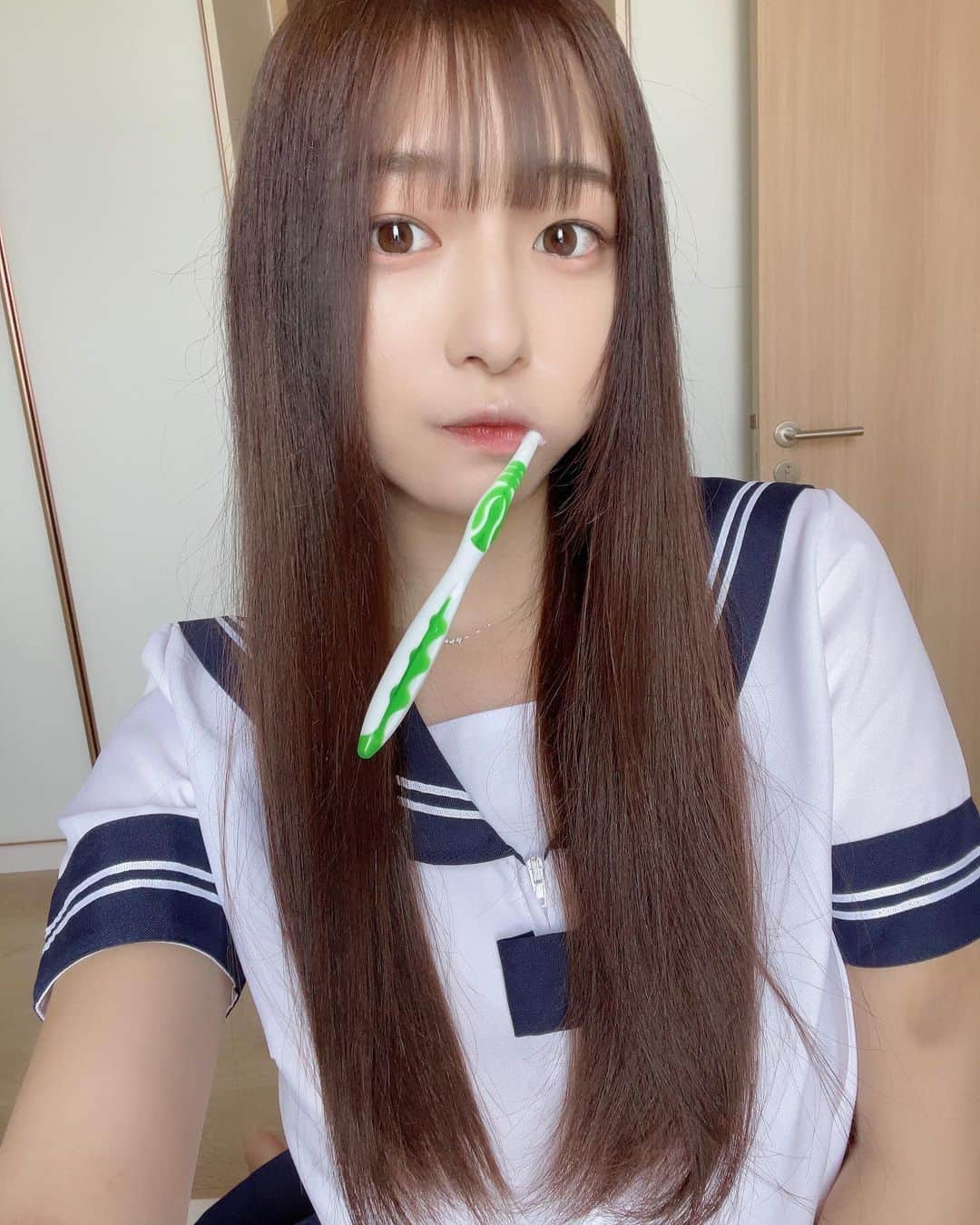 我妻ゆりかさんのインスタグラム写真 - (我妻ゆりかInstagram)「おはです……🦷🪥♡ #グラビア #グラビアアイドル #アイドル #制服 #コスプレ #制服コスプレ #セーラー服」3月 ...