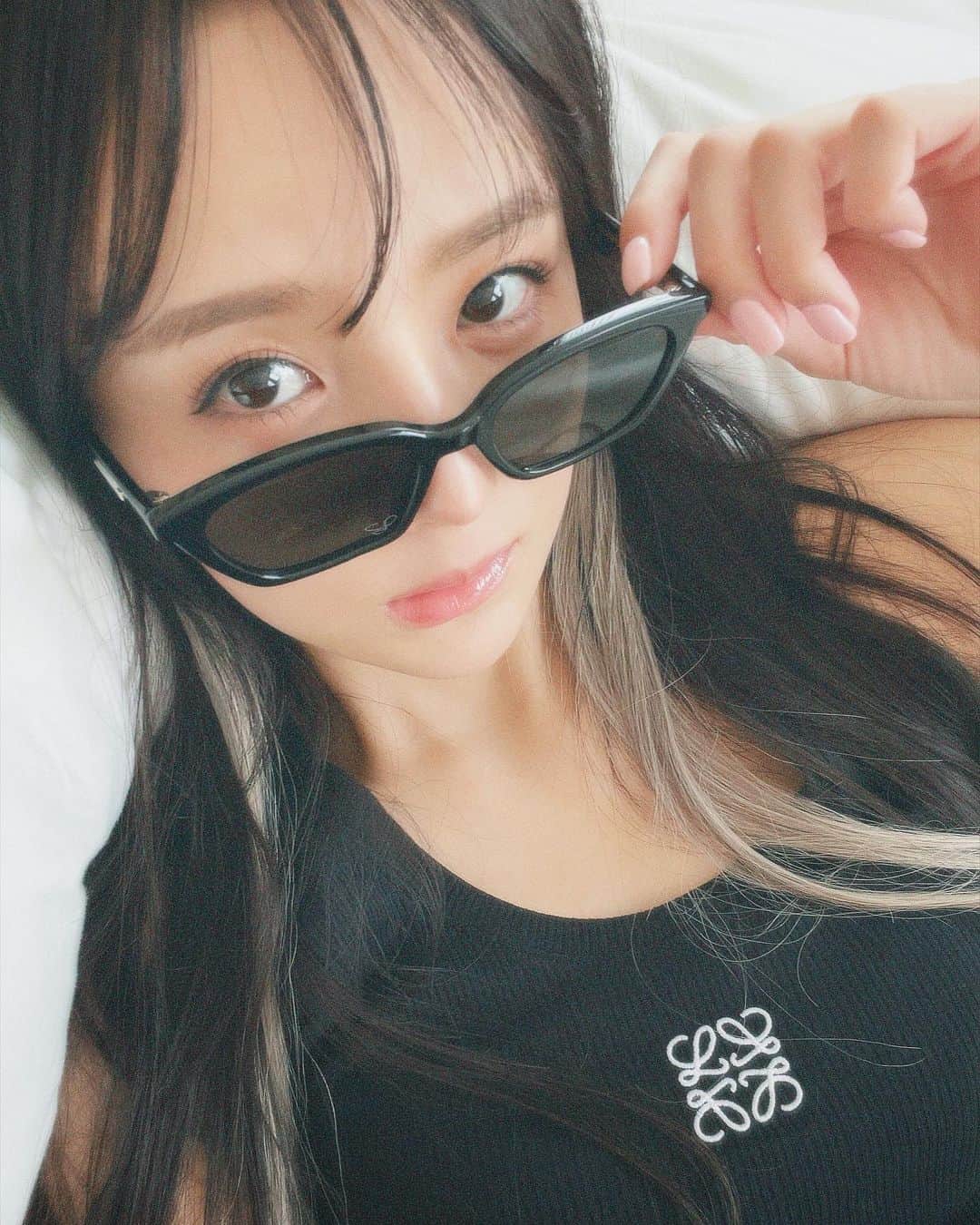 蓼沼楓さんのインスタグラム写真 蓼沼楓instagram 「gal Hair ️‍🔥 海外限定でカラーエクステつけてもらった 」3月