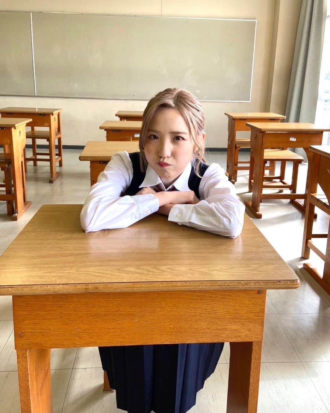 本田仁美さんのインスタグラム写真 - (本田仁美Instagram)「. AKB48 61stシングル『どうしても君が好きだ』 MV公開されました🎥 全員が主人公となる "青春の16ページ"を ...