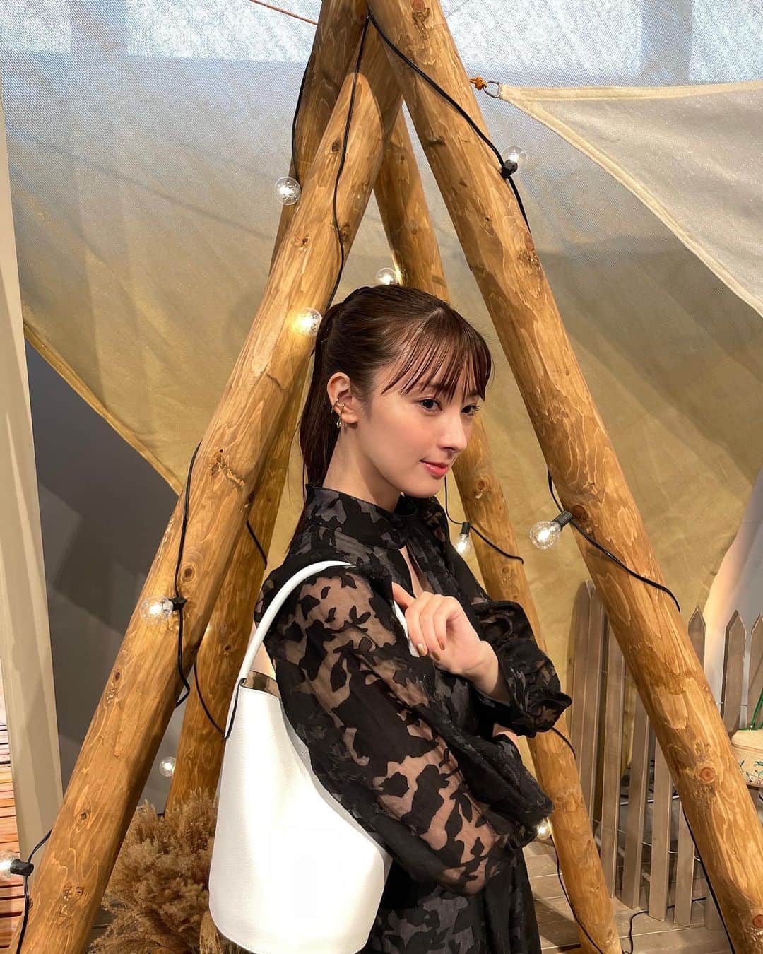 宮本茉由さんのインスタグラム写真 - (宮本茉由Instagram)「. 2023年春夏コレクション ロンシャンの「グランピング」イベントに行ってきました！ 夏にぴったりな新作バックがいっぱい ...