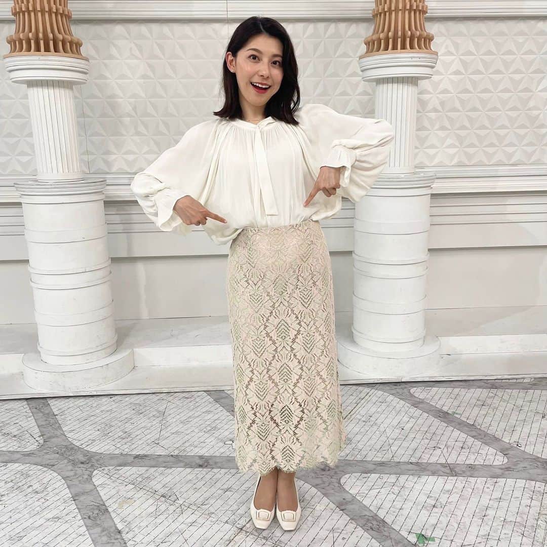 TBS「Nスタ」さんのインスタグラム写真 - (TBS「Nスタ」Instagram)「【上村アナのイチオシファッション🧡】 3月23日(木)の衣装です ブラウス：stola. スカート ...