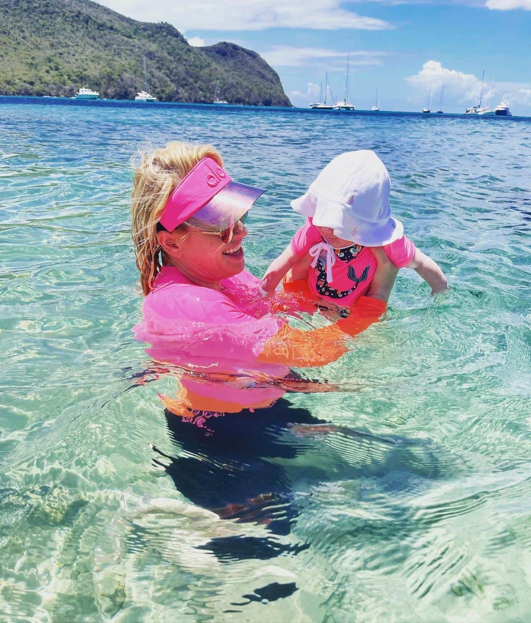 レベル・ウィルソンさんのインスタグラム写真 - (レベル・ウィルソンInstagram)「Roycie’s first ever swim ...