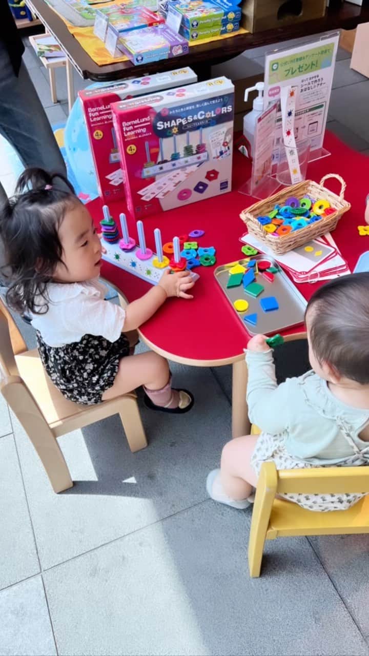 HALCAさんのインスタグラム動画 - (HALCAInstagram)「はぁ、可愛い😮‍💨 ️‍🔥 ちょうど1年前に出産祝いで 「来年お揃いで着せよう〜♡」と ユカリちゃんから貰ったお洋服を ...