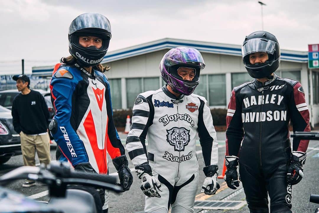 長瀬智也さんのインスタグラム写真 - (長瀬智也Instagram)「@joyridespeedshop @rough_motorcycle_garage @challenger ...