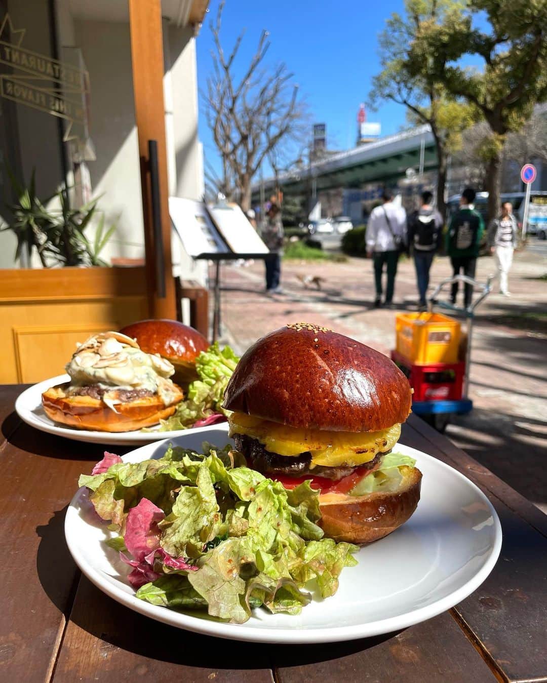 Manaさんのインスタグラム写真 - (ManaInstagram)「🍔𝐈𝐍 𝐓𝐇𝐈𝐒 𝐅𝐋𝐀𝐕𝐎𝐑🍃 ひさしぶりのハンバーガーはやっぱりこちらのお店で🥺 ️ ⁡ @in_this ...