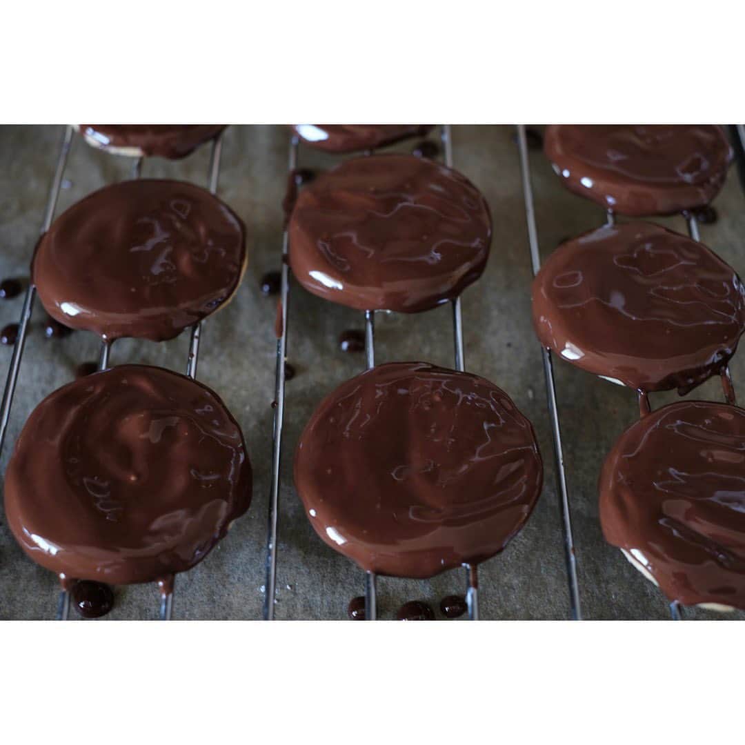 はなさんのインスタグラム写真 - (はなInstagram)「昭和に流行ったロッテ「JAFFY」。マーマレードをチョコレートでコーティングした ...