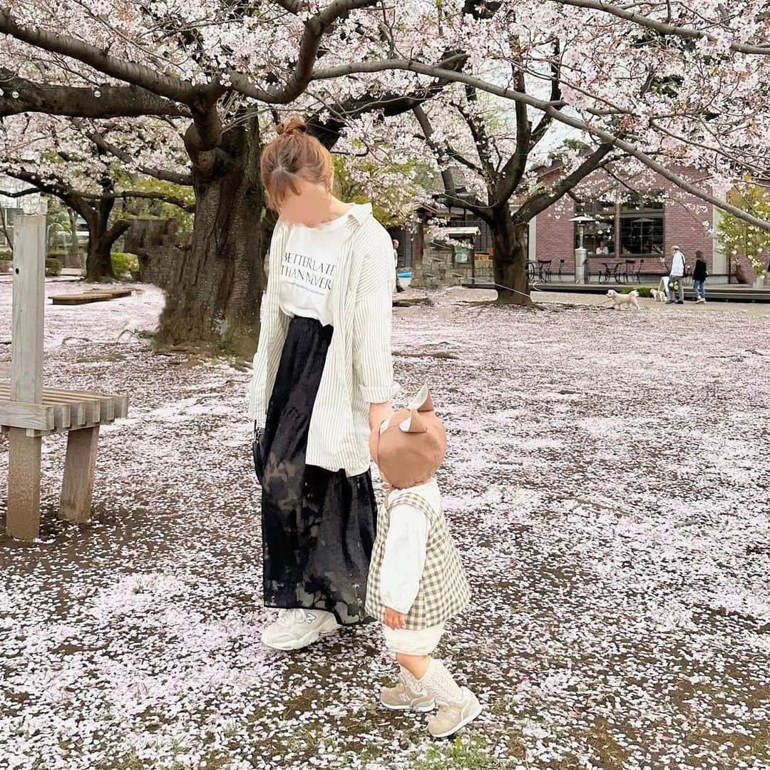 chocoさんのインスタグラム写真 - (chocoInstagram)「** ㅤㅤㅤㅤㅤㅤㅤㅤㅤㅤㅤㅤㅤ #ootd ㅤㅤㅤㅤㅤㅤㅤㅤㅤㅤㅤㅤㅤ 今年はたくさん桜楽しめたなあ〜☺️🌸 ...