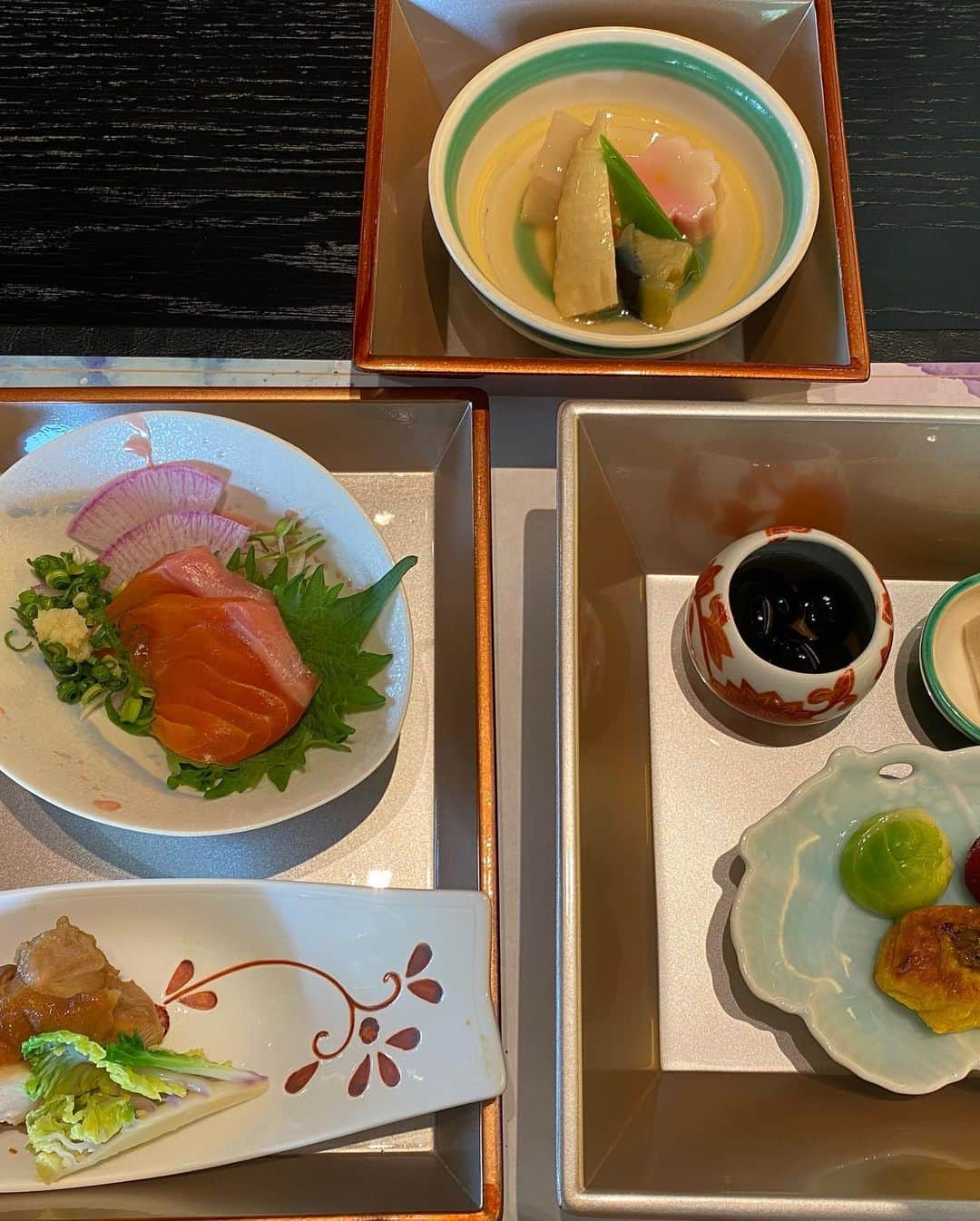 白木優子さんのインスタグラム写真 白木優子instagram 「名門葛城ゴルフクラブの葛城北の丸でランチ 徳川家康の愛した静岡地産の家康