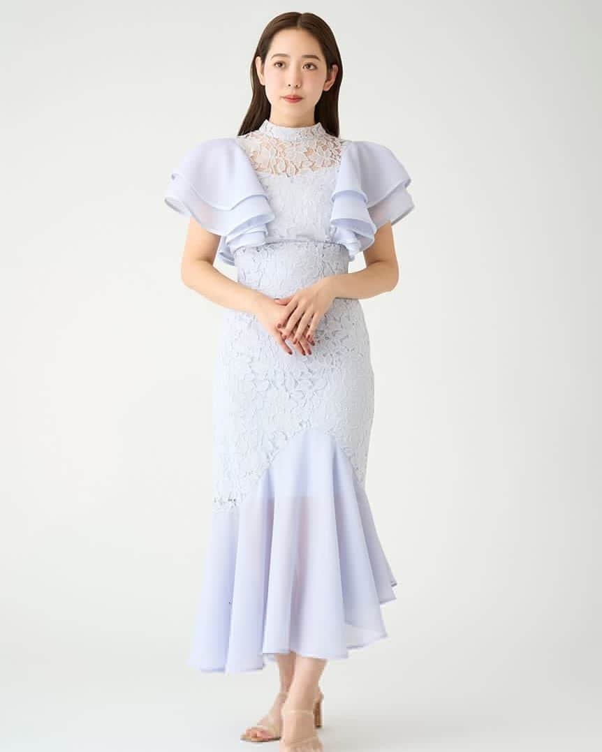 snidelさんのインスタグラム写真 - (snidelInstagram)「【SNIDEL】精緻蕾絲及透膚布料拼接，不規則的裙襬隨風飄動！建議搭配同系列上衣(SWFB231129)，當連衣裙 ...