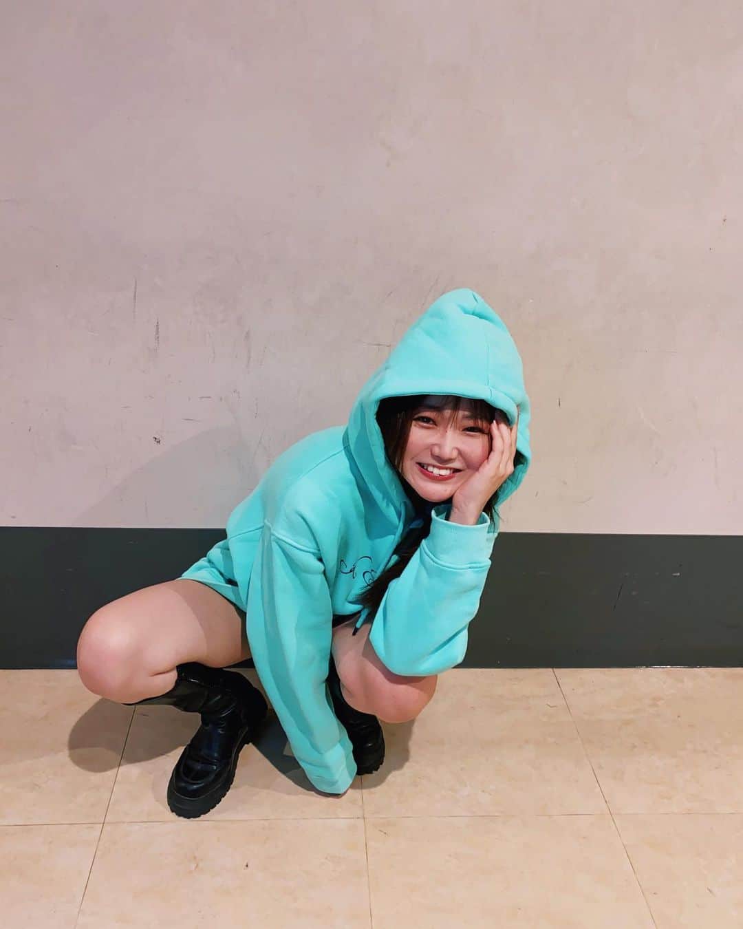 藤田早希さんのインスタグラム写真 藤田早希instagram 「今年最初で最後の裏起毛パーカーかも🛼 芸人さんペースでv 1居ます🤪