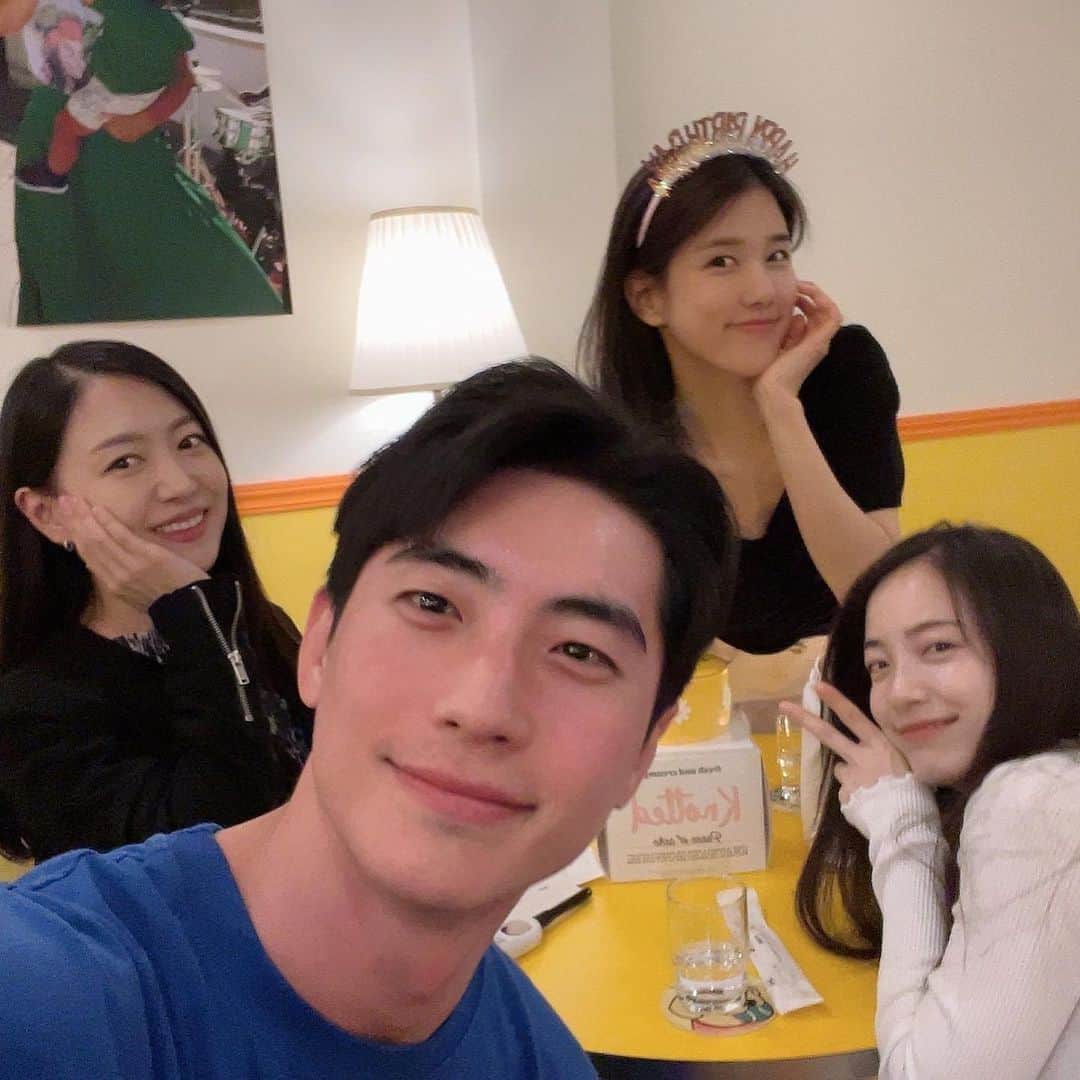 ヤン・ジウォンさんのインスタグラム写真 - (ヤン・ジウォンInstagram)「20230405HBD 오랜시간 곁에 머물러주어 감사하고 생겨나는 귀한 인연들도 소중하네요💛 축하해 ...