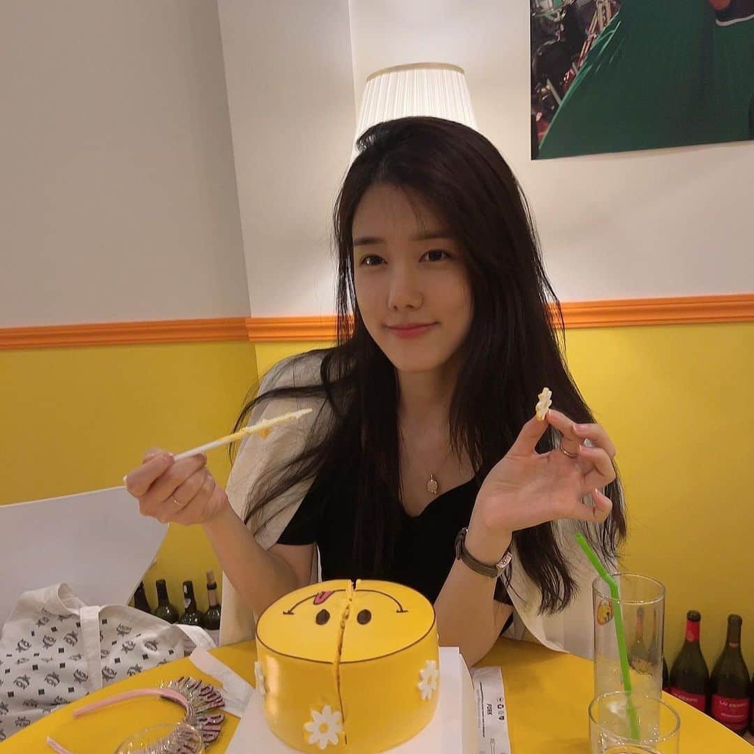 ヤン・ジウォンさんのインスタグラム写真 - (ヤン・ジウォンInstagram)「20230405HBD 오랜시간 곁에 머물러주어 감사하고 생겨나는 귀한 인연들도 소중하네요💛 축하해 ...