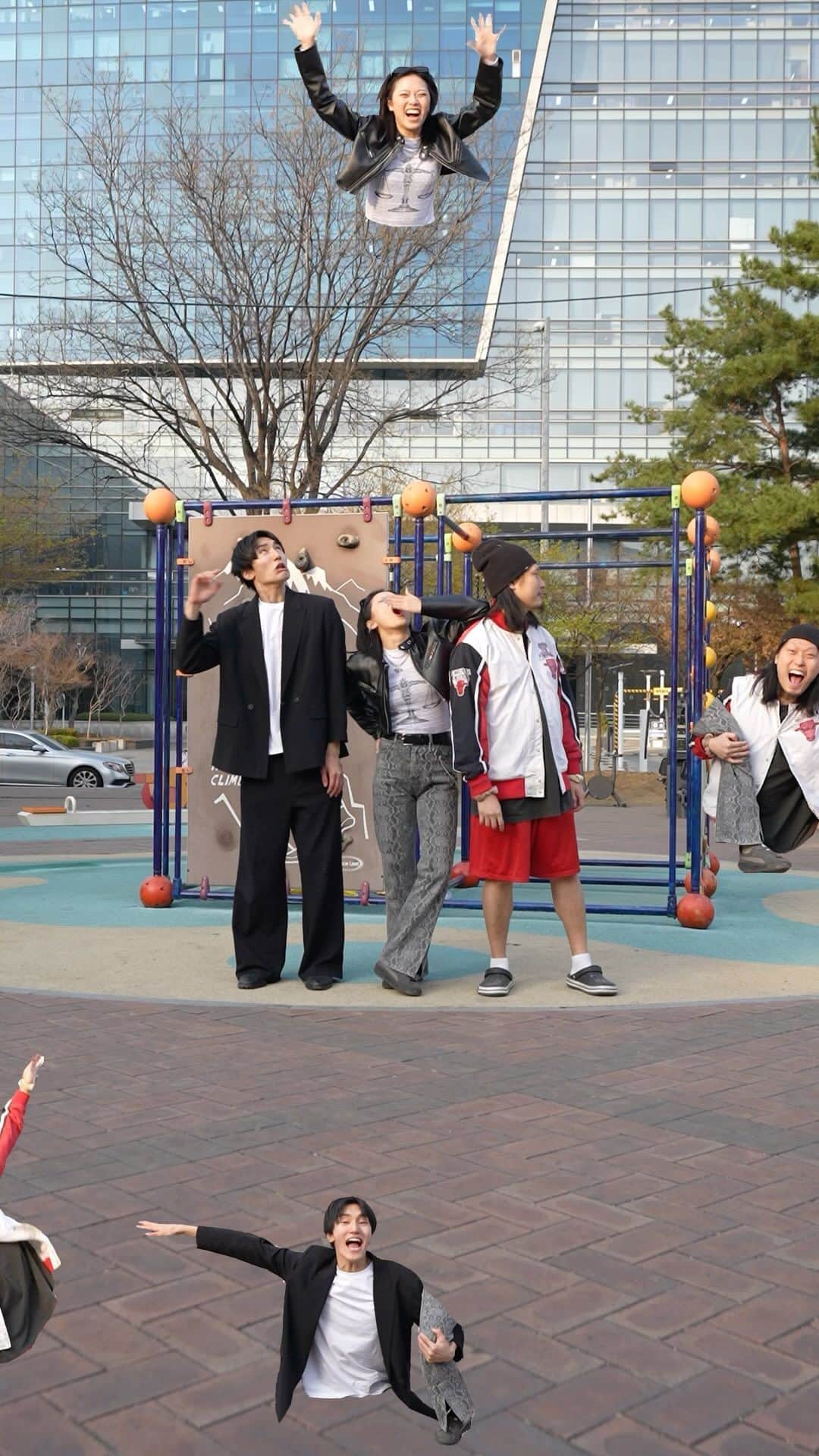 ISSEIさんのインスタグラム動画 - (ISSEIInstagram)「Body puzzle with @crazy_greapa 🕺💃 ...