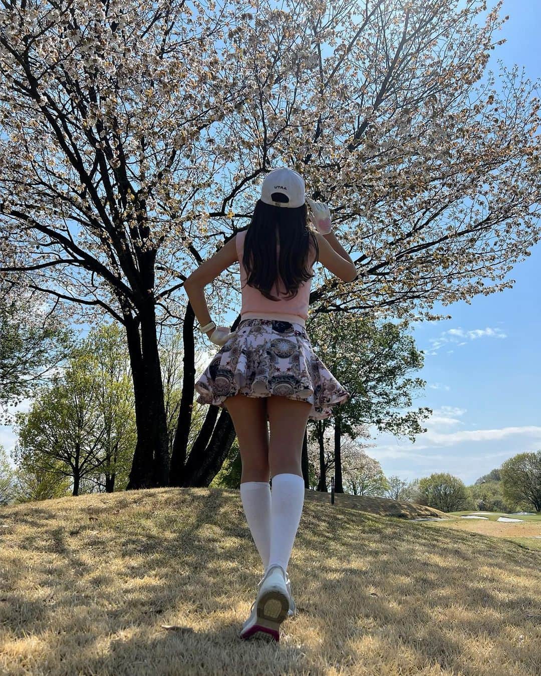 ちゃんしーさんのインスタグラム写真 - (ちゃんしーInstagram)「半年ぶりのRAYSUM🌸 今は名前が変わって @the_club_golf_village ︎← 初日は夏日で、最終的 ...