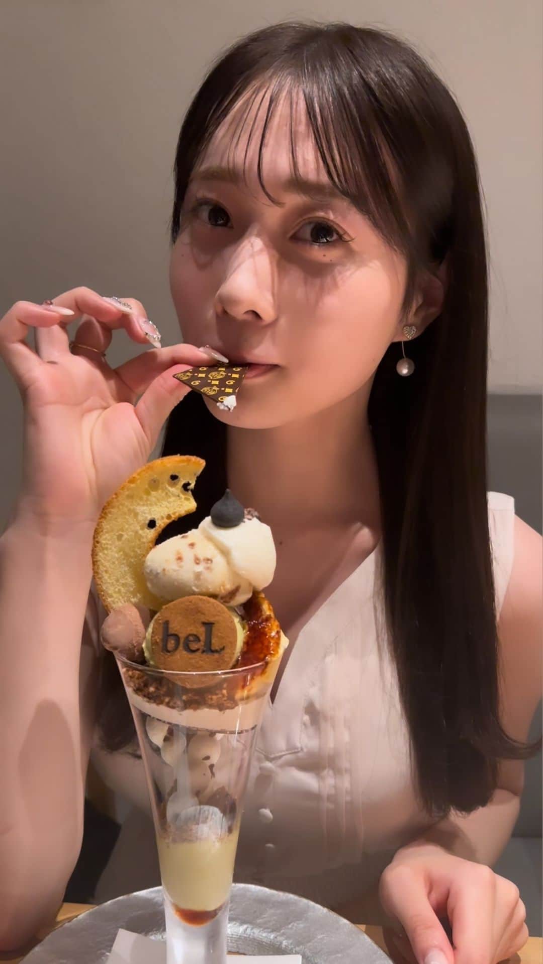 ぷうたんさんのインスタグラム動画 - (ぷうたんInstagram)「手にチョコついちゃった😉」5月5日 21時12分 - puutan_318