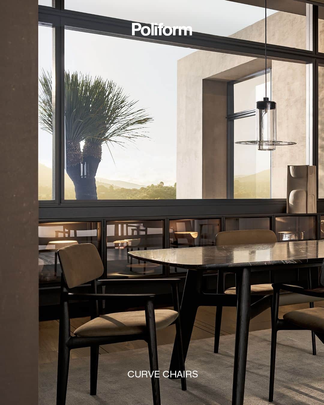 Poliform|Varennaさんのインスタグラム写真 - (Poliform|VarennaInstagram)「A dining set that reflects the warm ...