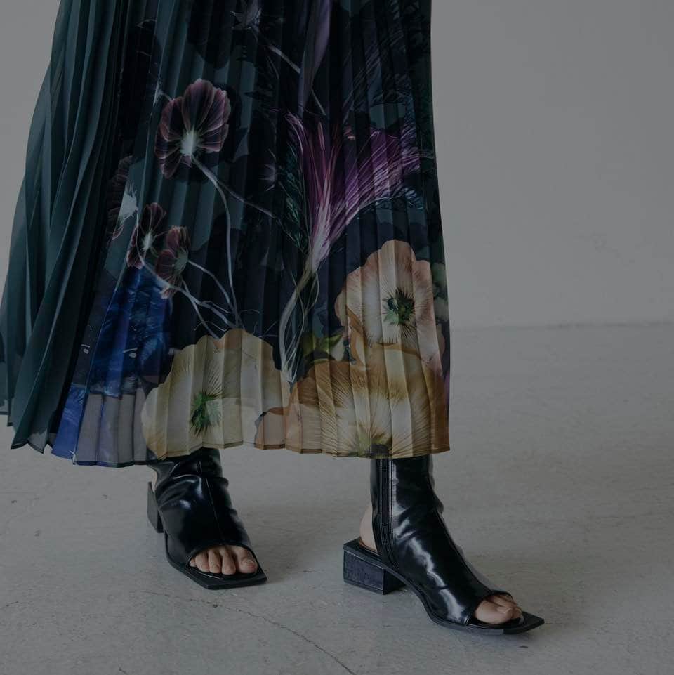 Ameri vintageさんのインスタグラム写真 - (Ameri vintageInstagram)「「ROENTGEN FLOWER」＝「レントゲン」「花柄」 がテーマなレディモードな ...