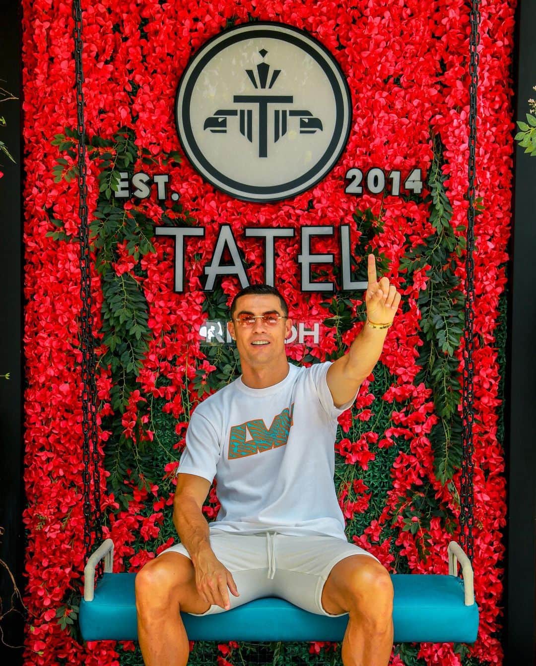 クリスティアーノ・ロナウドさんのインスタグラム写真 - (クリスティアーノ・ロナウドInstagram)「Indulging in ...