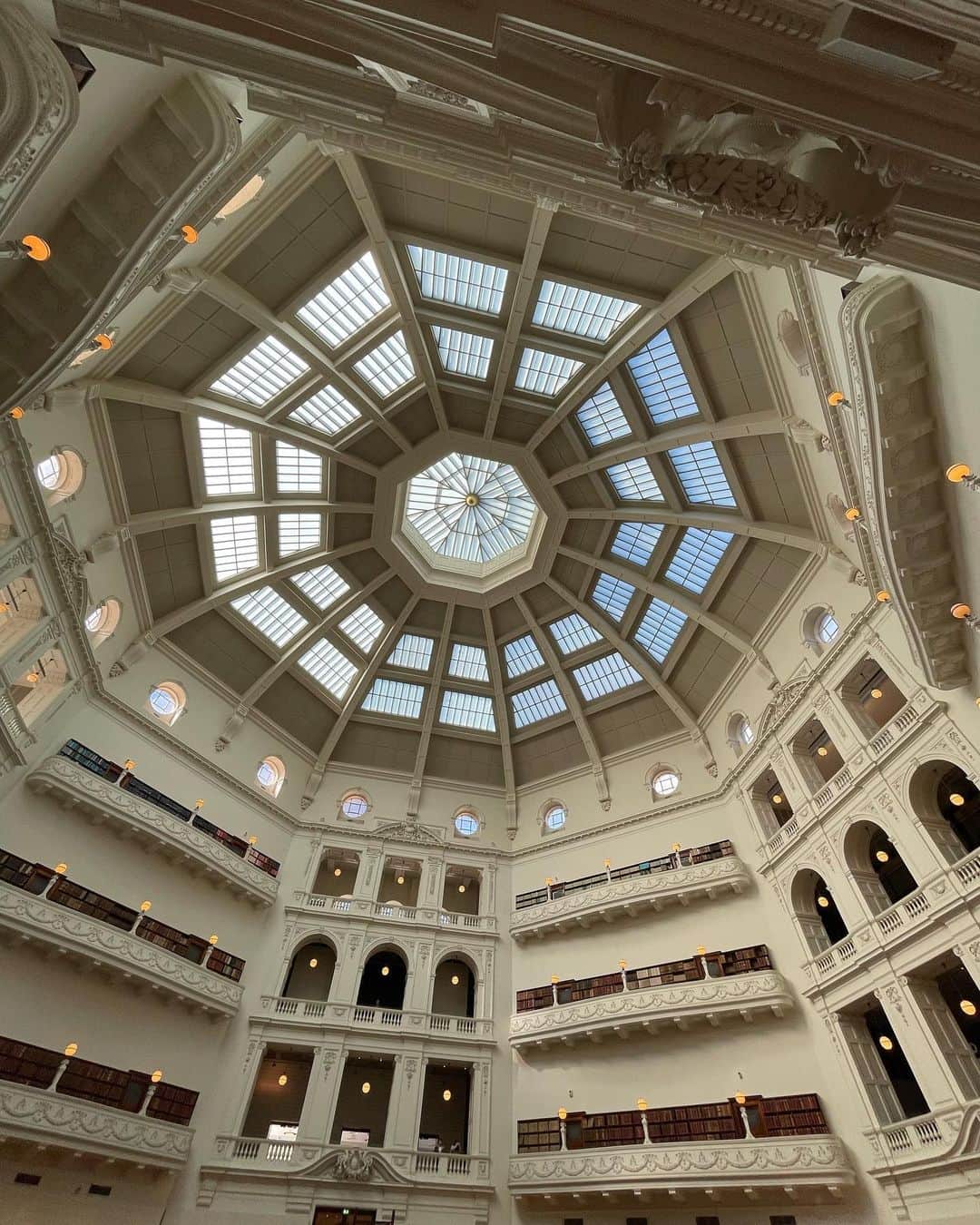 小林恵月さんのインスタグラム写真 - (小林恵月Instagram)「・ 📍Library of Victoria📚 オーストラリアで有名な ...