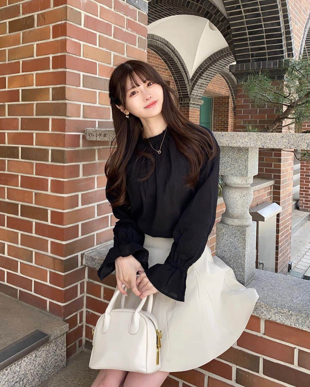 星乃まひろさんのインスタグラム写真 - (星乃まひろInstagram)「ちょっとガーリーめだった日🐈‍⬛♡ tops: @classicalelf_official 襟元のギャザーと ...