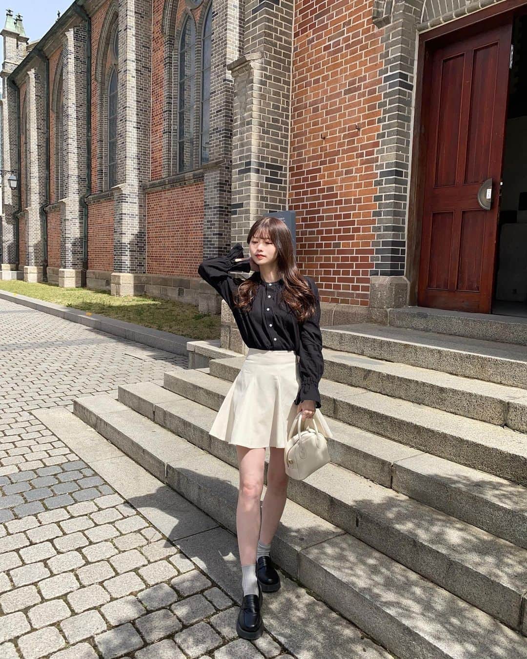 星乃まひろさんのインスタグラム写真 - (星乃まひろInstagram)「ちょっとガーリーめだった日🐈‍⬛♡ tops: @classicalelf_official 襟元のギャザーと ...