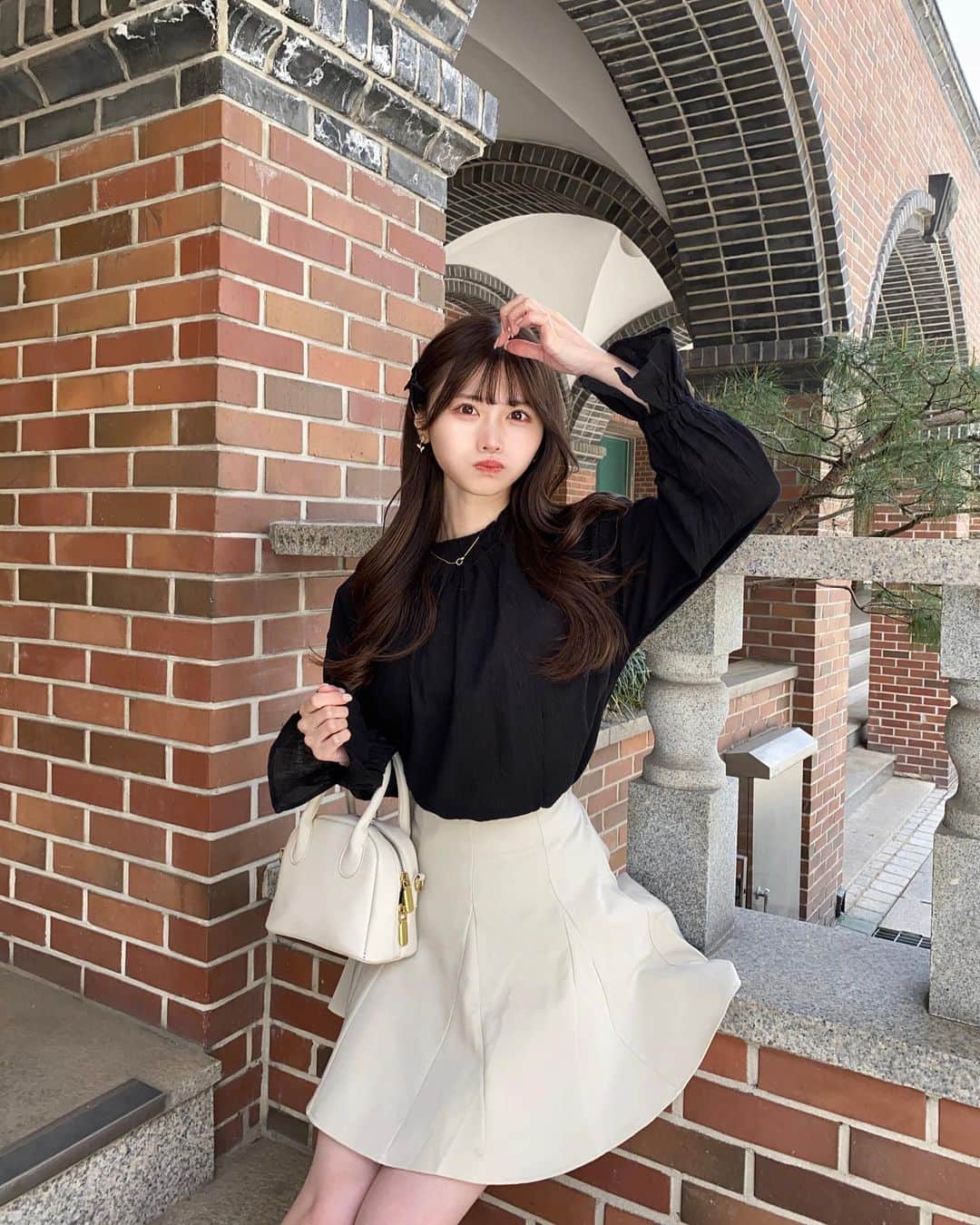 星乃まひろさんのインスタグラム写真 - (星乃まひろInstagram)「ちょっとガーリーめだった日🐈‍⬛♡ tops: @classicalelf_official 襟元のギャザーと ...