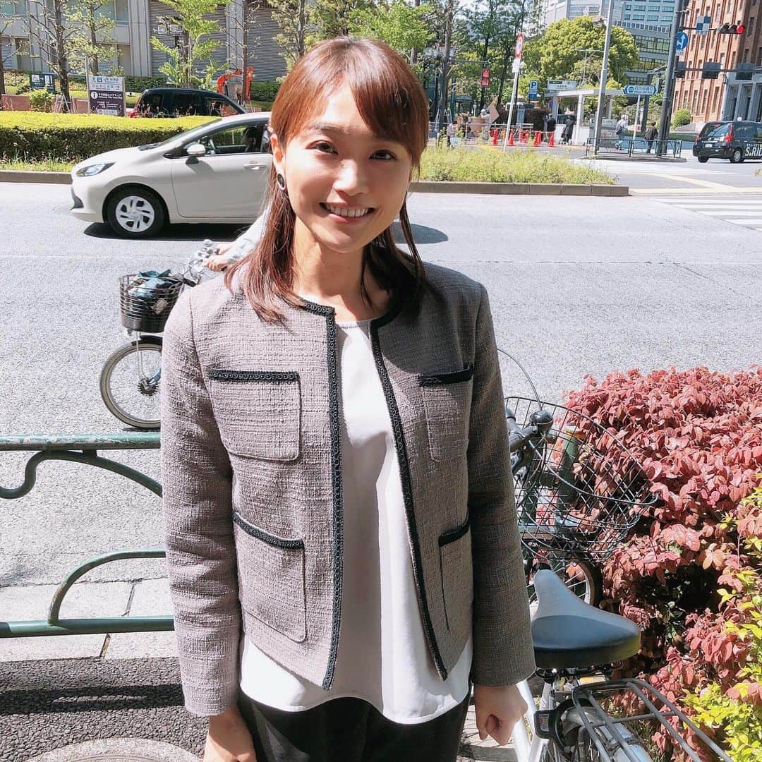村山千代さんのインスタグラム写真 村山千代instagram 「📷 見てる世界はみんな違う。 仕事現場近くの緑が綺麗で セルフィーに苦戦