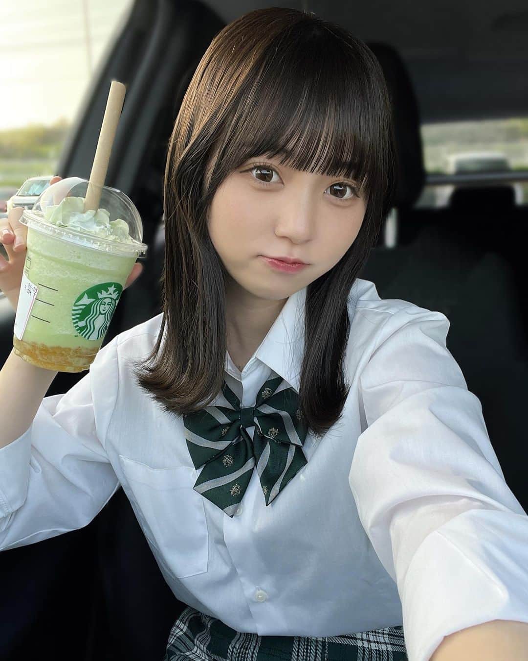 吉田佳音さんのインスタグラム写真 - (吉田佳音Instagram)「髪ミディアムにしたよˆ ˆ🍈 ・ ・ ・ ・ #05 #jk #jkブランド #ljk #制服 #スタバ新作 #ミディアム ...