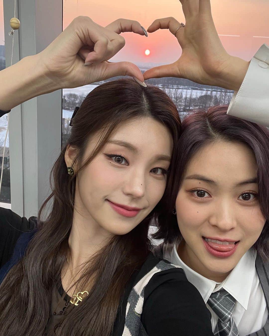 ITZYさんのインスタグラム写真 - (ITZYInstagram)「생일 축하한다 앞으로도 사랑만 받아라 HBD🖤」4月17日 10時 ...