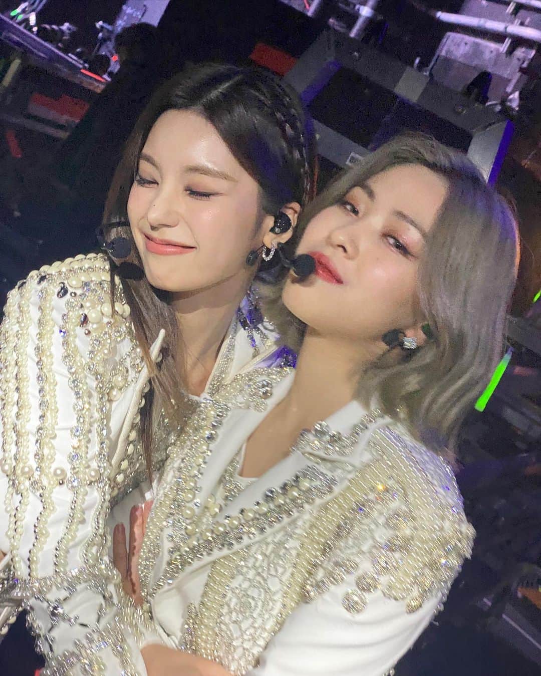 ITZYさんのインスタグラム写真 - (ITZYInstagram)「생일 축하한다 앞으로도 사랑만 받아라 HBD🖤」4月17日 10時 ...