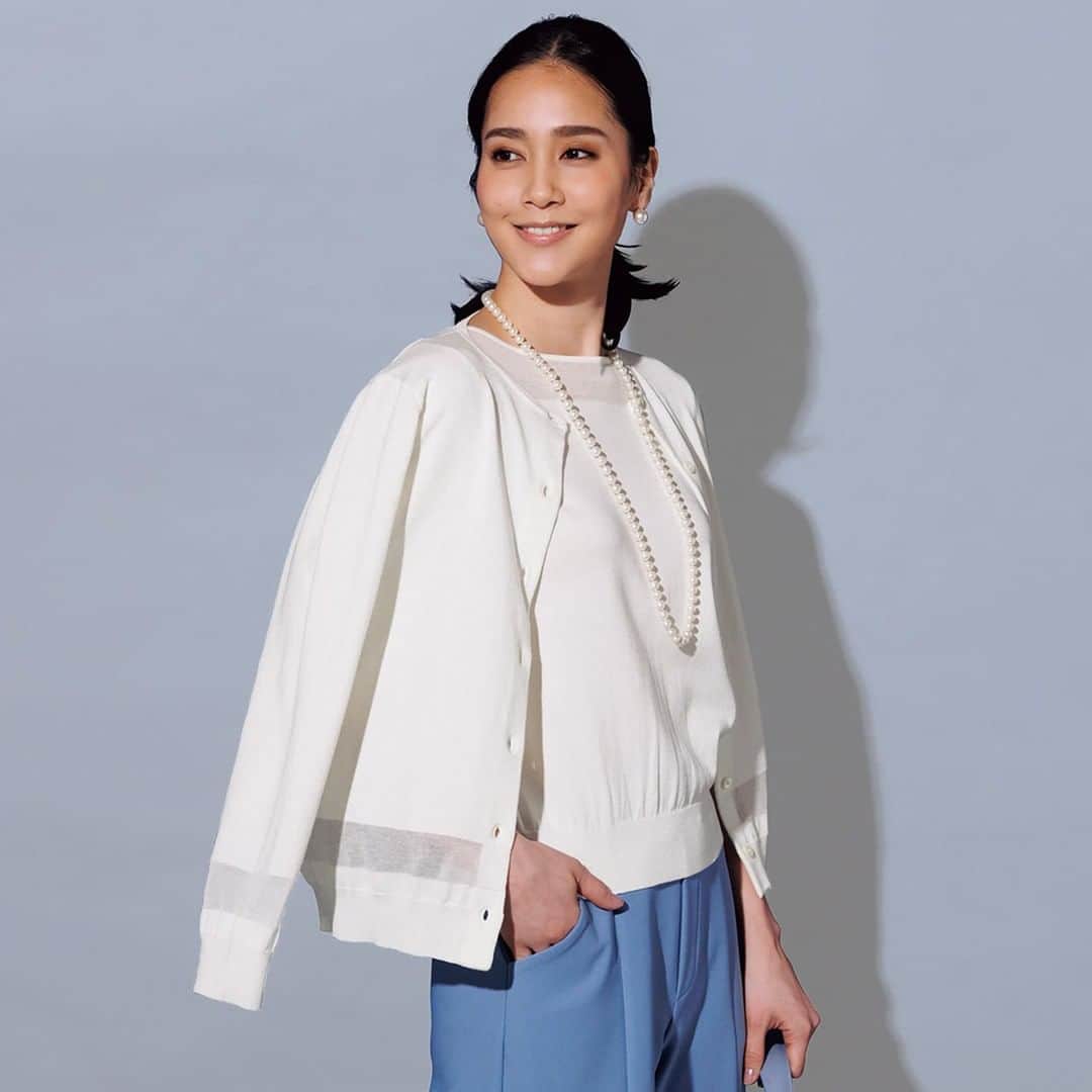 doclasse_styleさんのインスタグラム写真 - (doclasse_styleInstagram)「. . 透け感の配置と重なりがクリーンな輝きを生み出す 爽やかニットアンサンブル ...