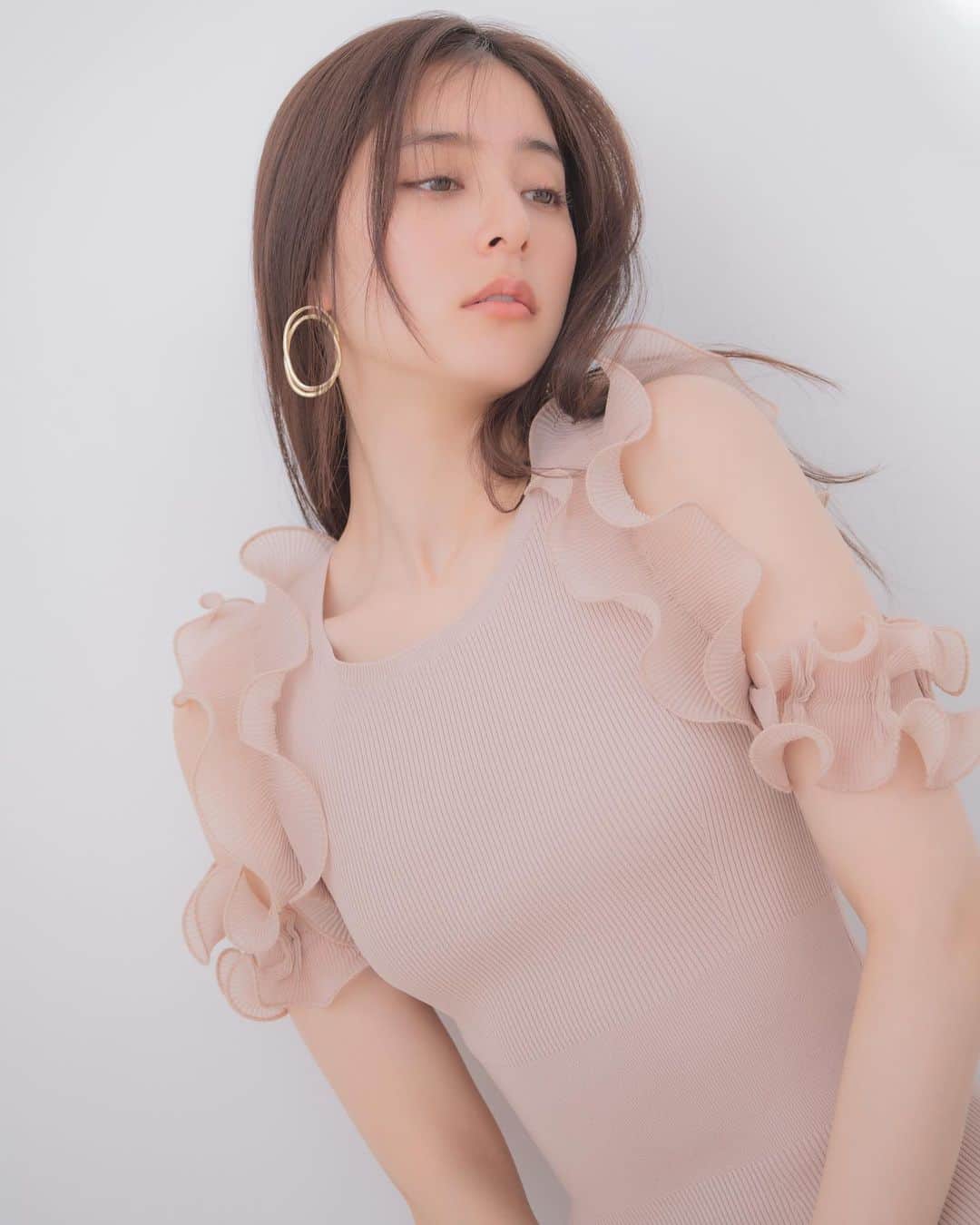 新木優子さんのインスタグラム写真 - (新木優子Instagram)「SNIDELの夏の最新LOOKコレクションが公開されました！ 今回はSNIDELのお洋服の中から3ルック、私がセルフ ...