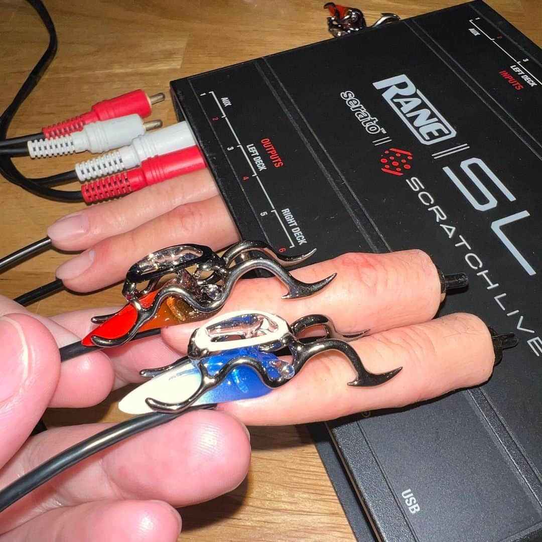 dooooさんのインスタグラム写真 - (dooooInstagram)「Nails for finger RCA connectors by ...