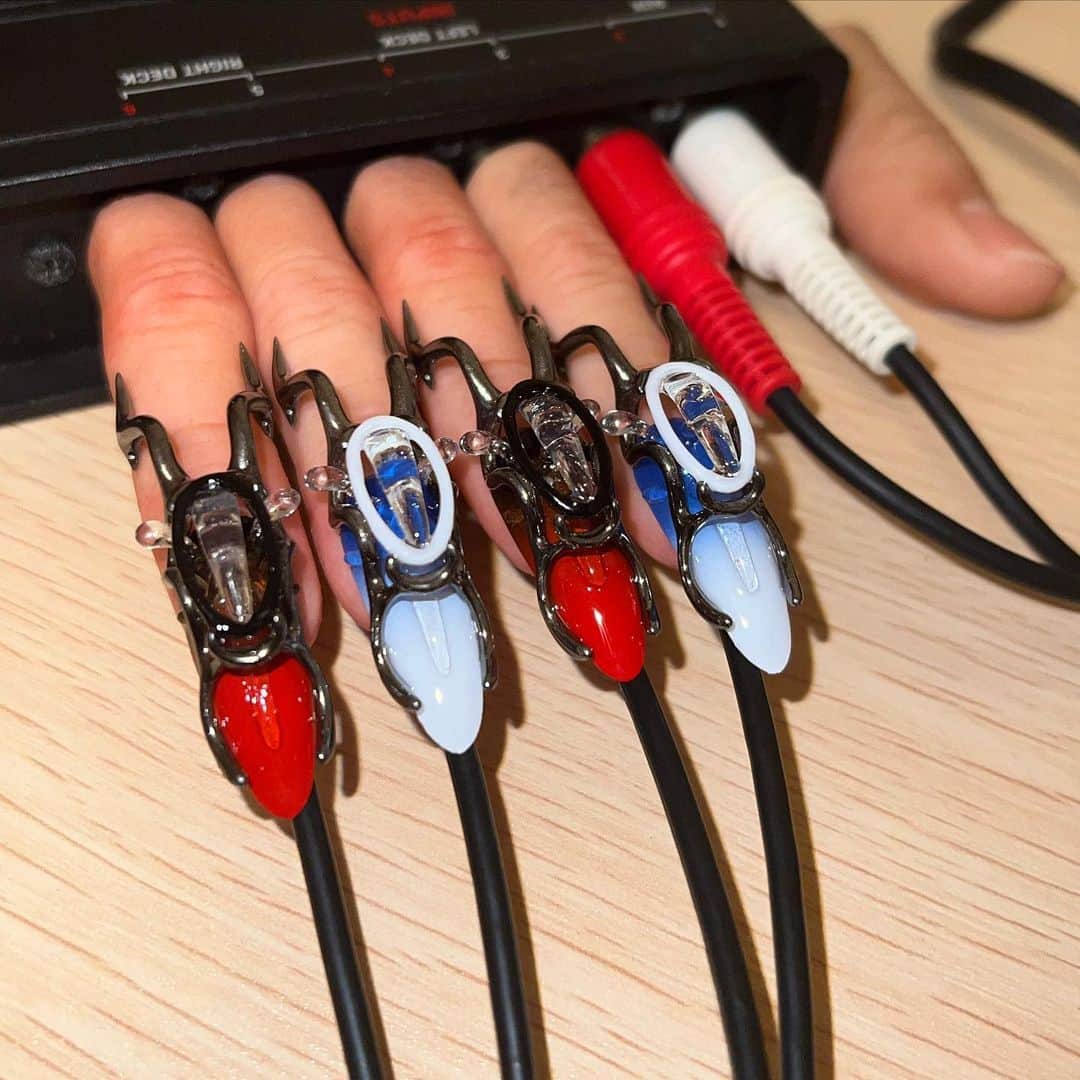 dooooさんのインスタグラム写真 - (dooooInstagram)「Nails for finger RCA connectors by ...