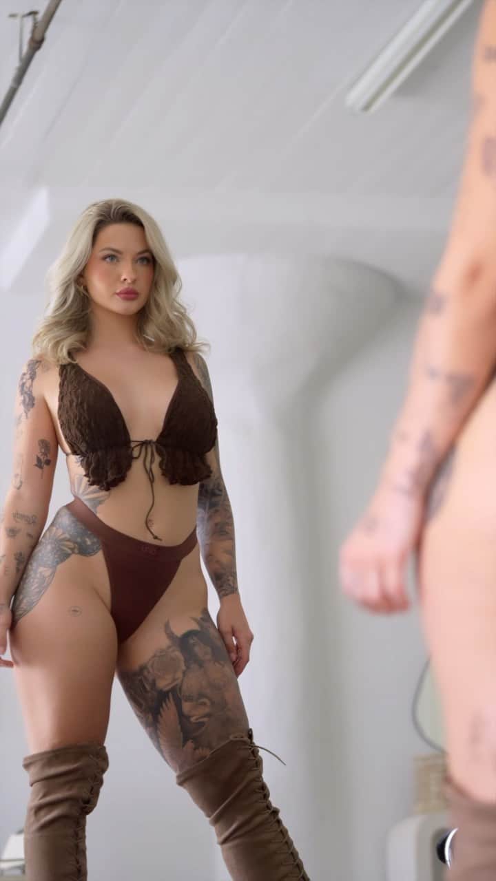 アシュリー・レッシュさんのインスタグラム動画 - (アシュリー・レッシュInstagram)「dream girl 🌛 @christiaanmikey / shot at ...