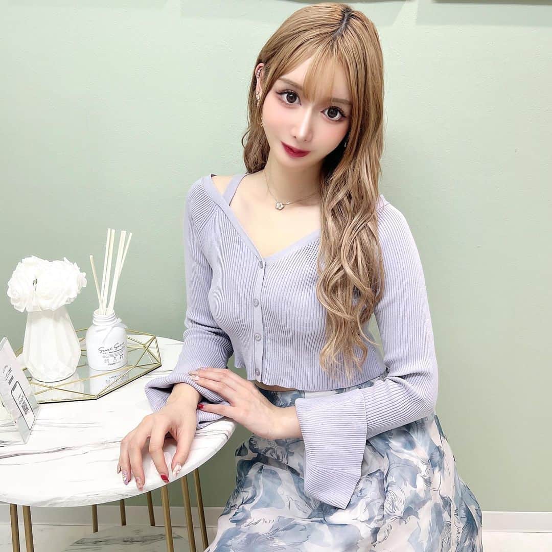 ゆうめろさんのインスタグラム写真 - (ゆうめろInstagram)「やぽ👼🏻🩵 この日のコーデは、 トップス @dazzlin_official スカート @grl_official 春服 ...