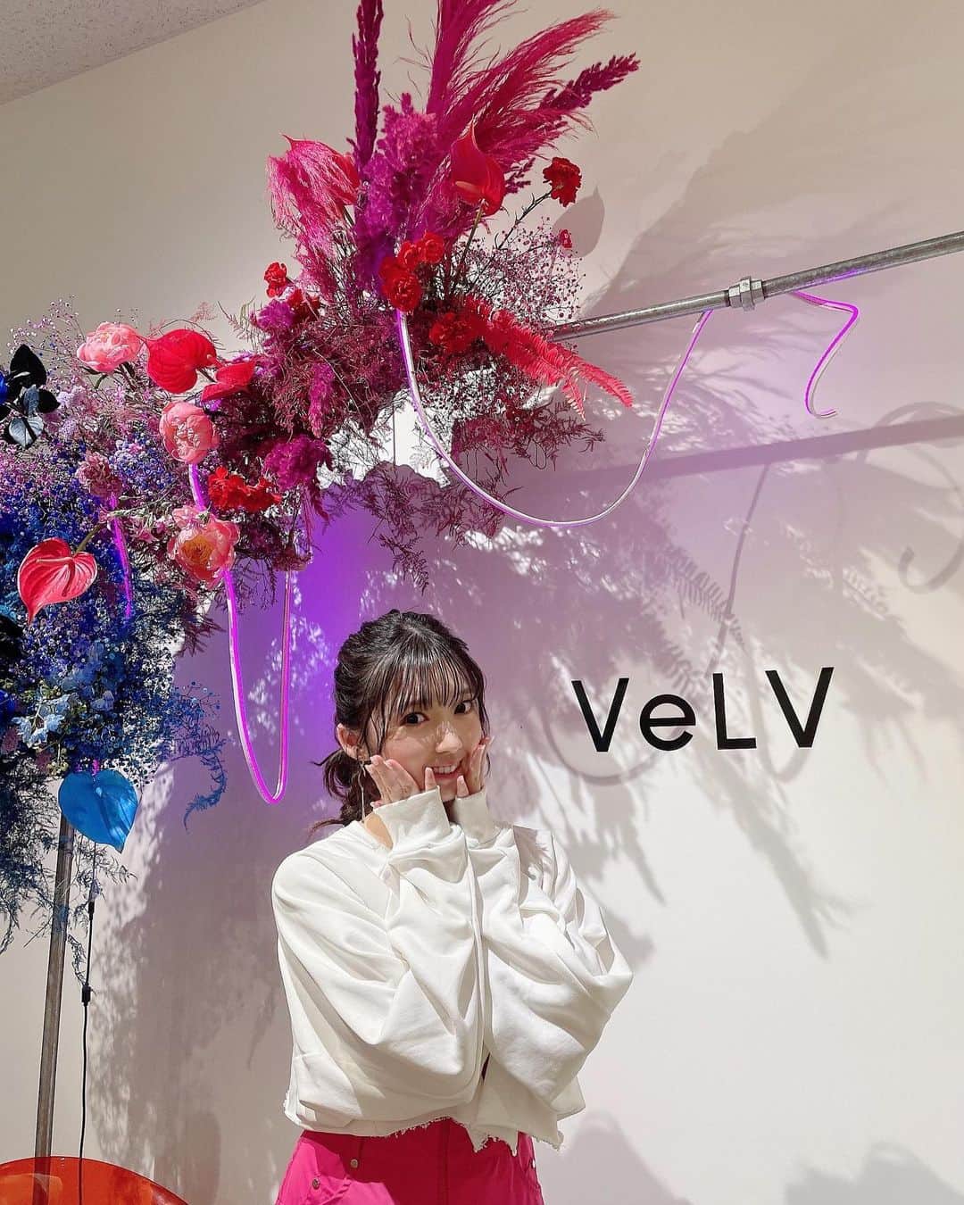 山岸理子さんのインスタグラム写真 - (山岸理子Instagram)「* 🤦🏻‍♀️️🤍🆕 ⁡ @____velv ⁡ かんわいいお洋服たち ︎ 頂きました🥹たっくさん着ます🍭 ⁡ ...