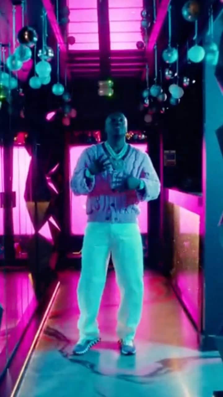 エイコンさんのインスタグラム動画 - (エイコンInstagram)「“Prolly Cut” Keep Streaming 🙏🏿 #akon ...