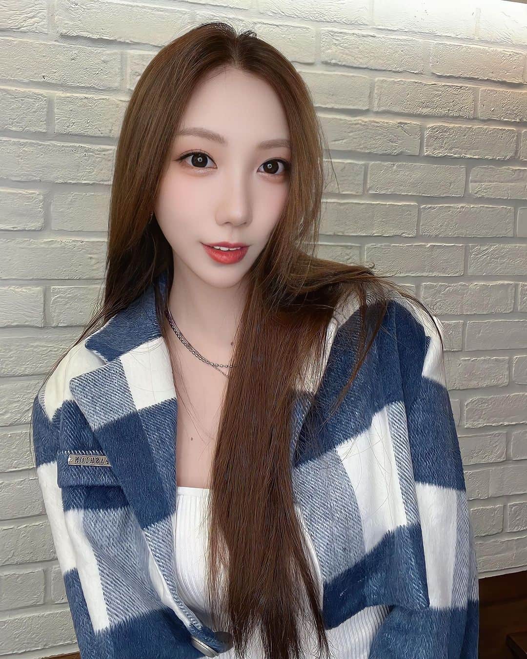 ざわちんさんのインスタグラム写真 - (ざわちんInstagram)「久々に髪の毛暗くした🥳いい感じ♡ 黒にしたかったけど また夏に明るくし ...