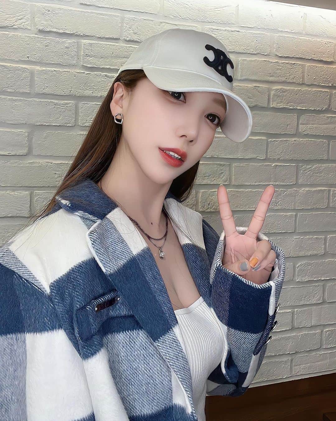 ざわちんさんのインスタグラム写真 - (ざわちんInstagram)「久々に髪の毛暗くした🥳いい感じ♡ 黒にしたかったけど また夏に明るくし ...