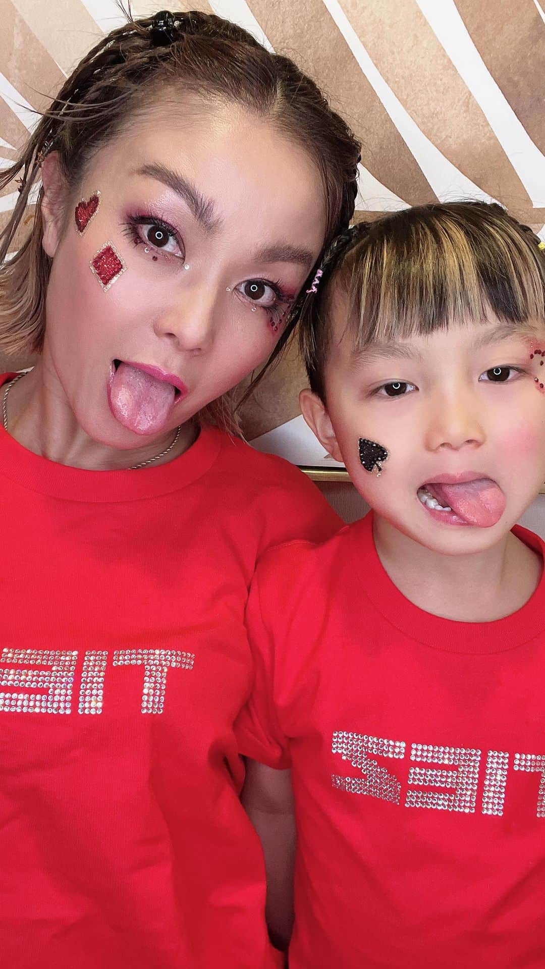 Nazukiさんのインスタグラム動画 - (NazukiInstagram)「TIEZ💎ラインストーンTee💎 @tiez_jp NEWカラーで発売スタート ️ 親子で撮影した時、レンに ...