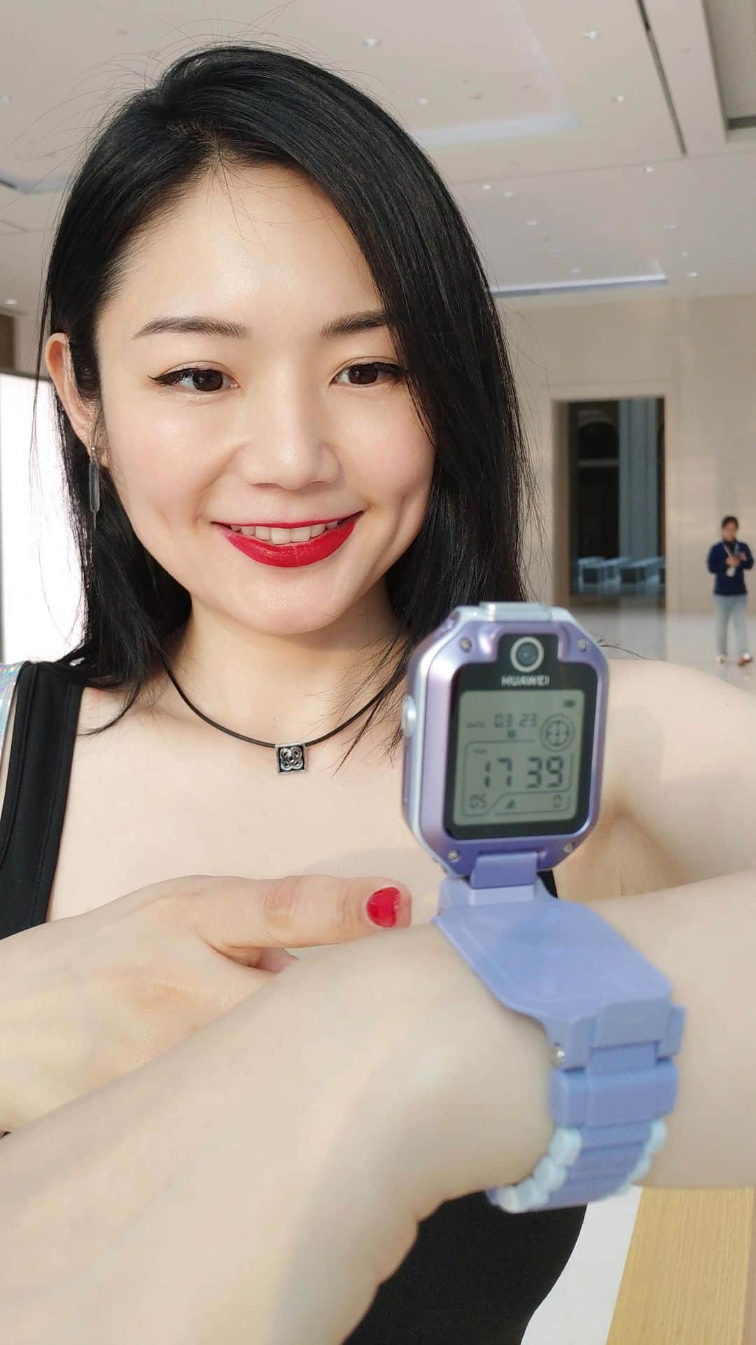 Ayanoさんのインスタグラム動画 - (AyanoInstagram)「Who says kids can’t have cool tech? HUAWEI WATCH KIDS 5X ...