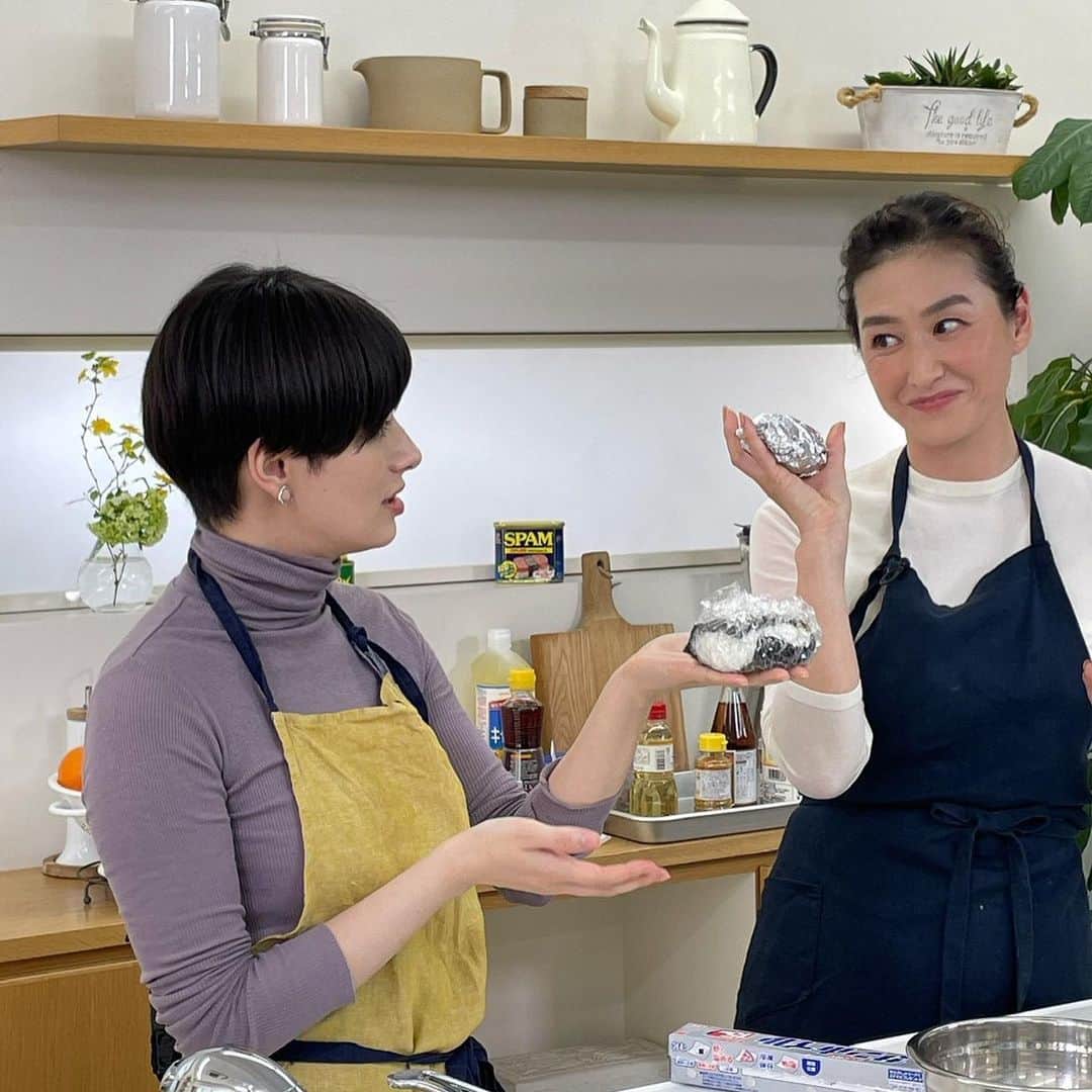 TBS「Nスタ」さんのインスタグラム写真 - (TBS「Nスタ」Instagram)「#ホランとごはん🍱🍙 第7弾のゲストはモデル・亜希さん🌸🫶 忙しい朝にピッタリ！ 夜ごはんのおかずにも使え ...